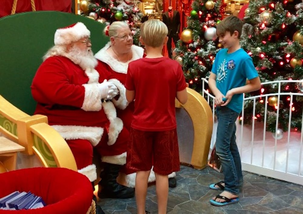 Santa Meet and Greets Get a BIG Makeover at Fashion Fair Mall - FresYes!