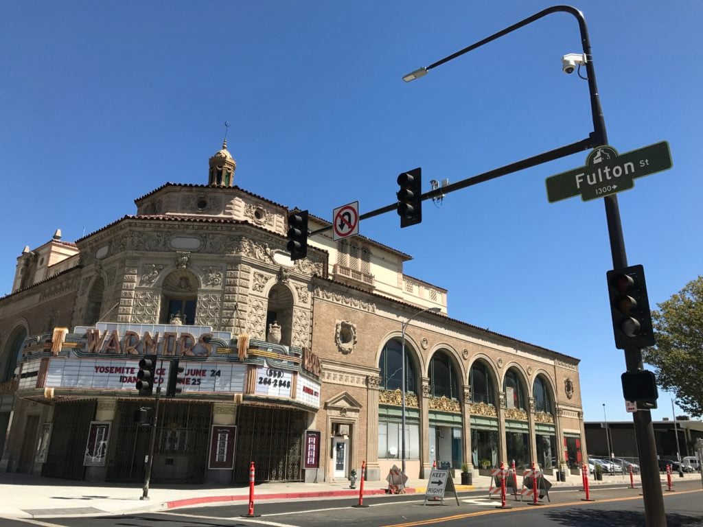 New Signs in Downtown Fresno Evoke a Past Era - FresYes!